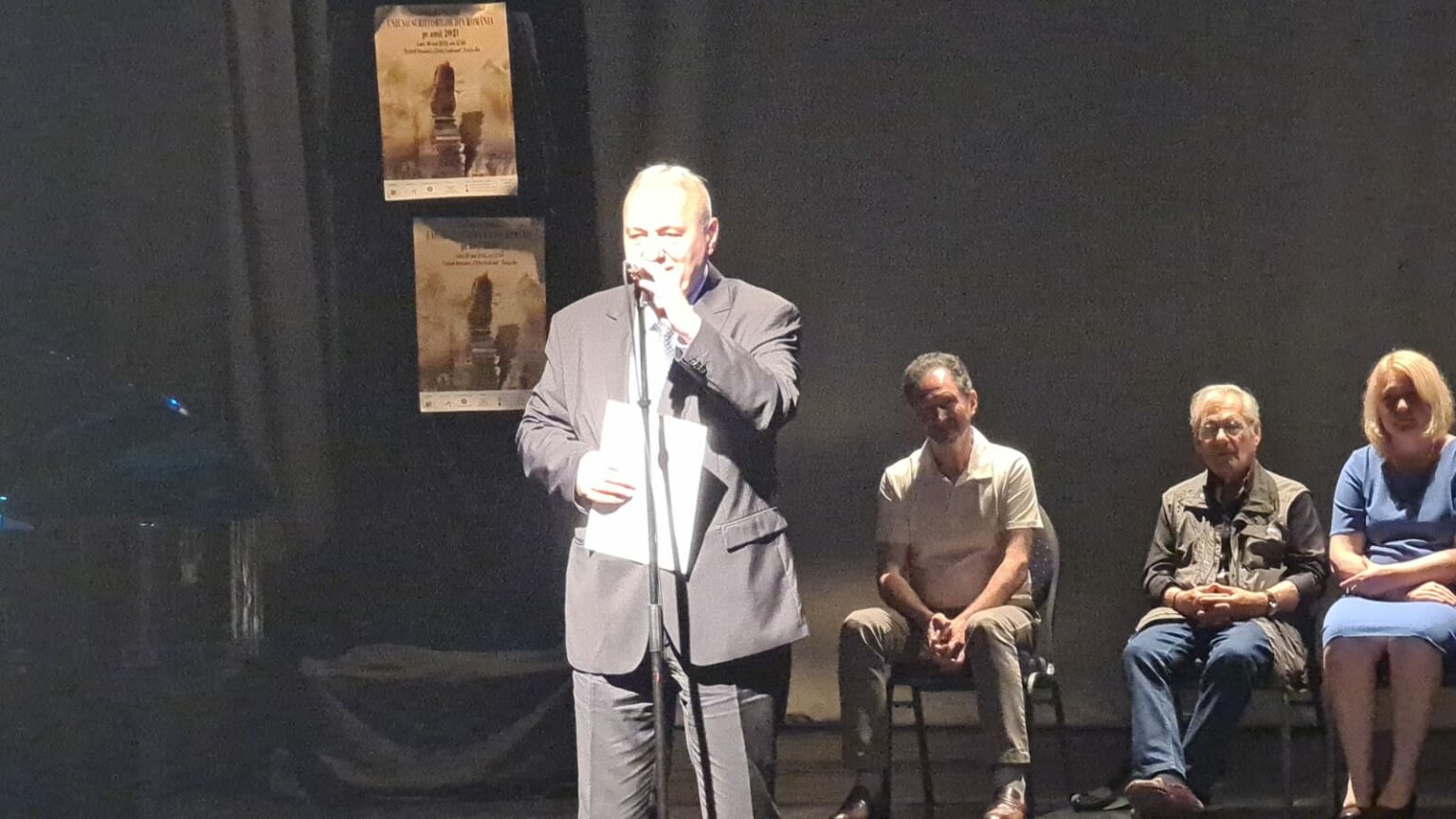 Mircea Mihăieș and Vasile Popovici - laureates of the Romanian Writers ...