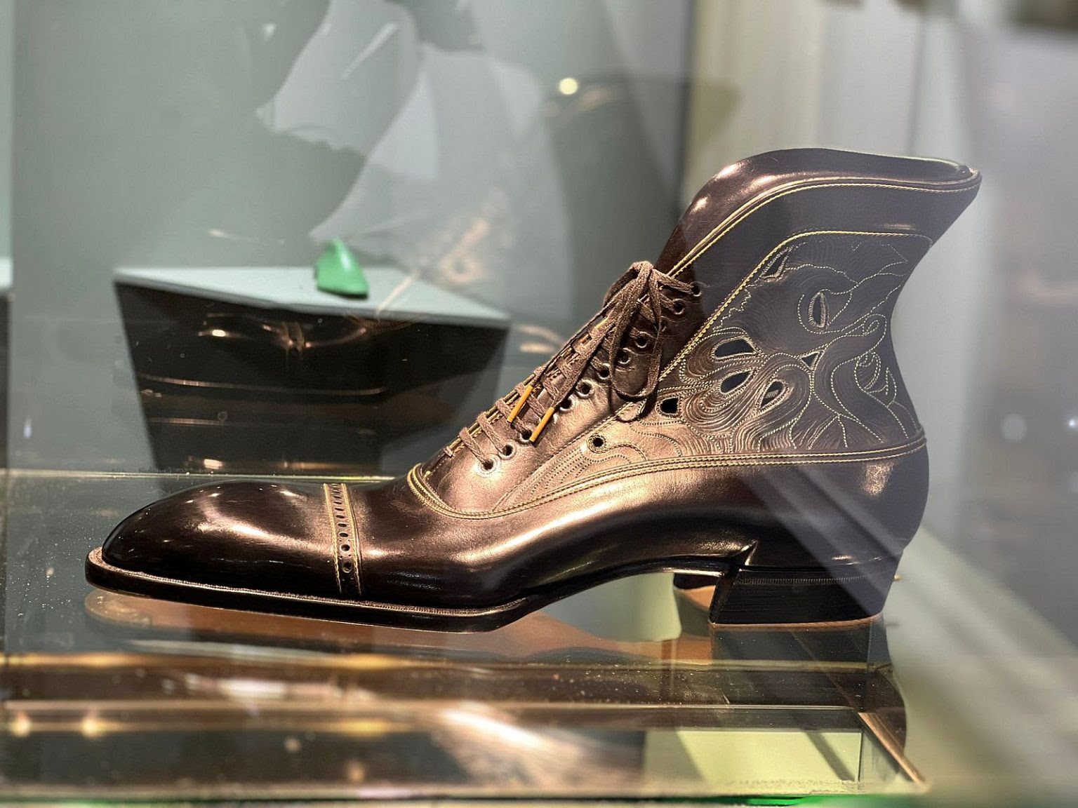 Victor Vulpe, Vizeweltmeister im Schuhbau, wird Rumänien und UVT auf ...